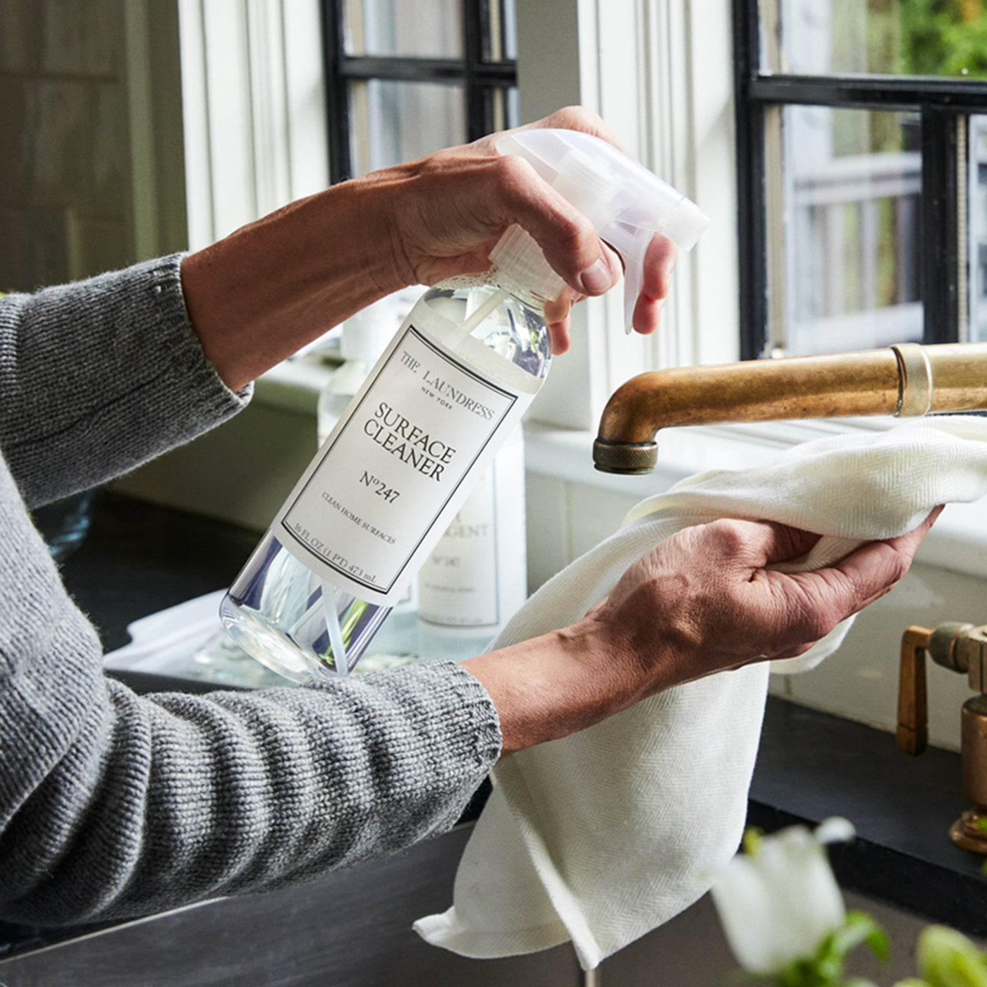 Classic Fabric Spray | Clean Laundry Scent Wrinkle Release Spray